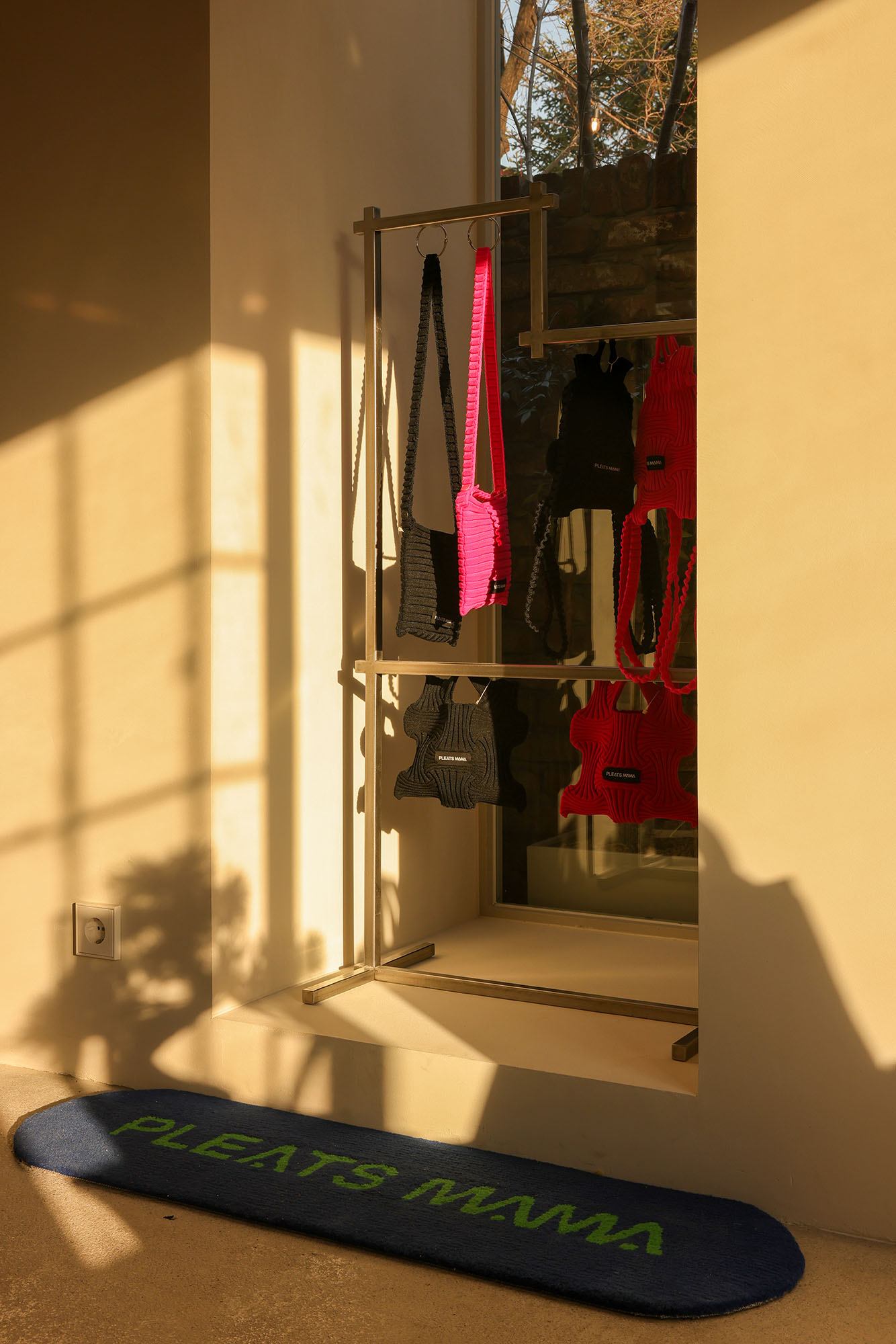 ©PLEATS MAMA - 브리크매거진 - BRIQUE MAGAZINE